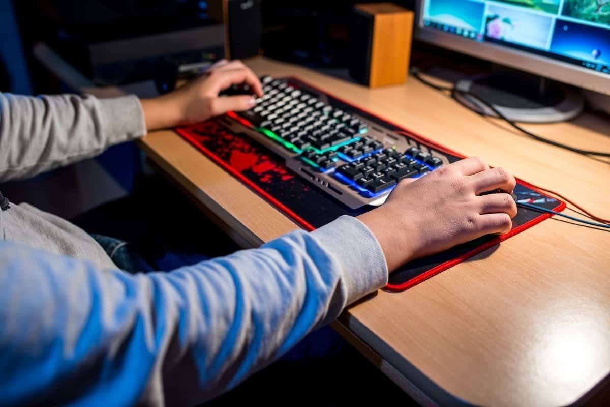 Office Desk vs Gaming Desk: What's the Difference? - Barlecoq